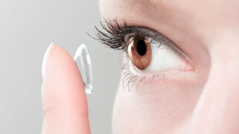 How To Put In Contact Lenses The Safe Way | Eyespire Optometrist